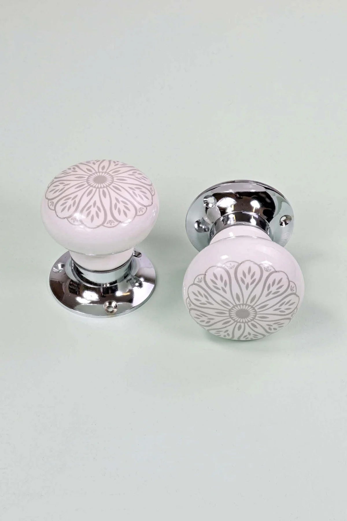 ELEGANT GREY FLOWER TEXTURED WHITE MORTICE DOOR KNOBS SET – SHILPWARE